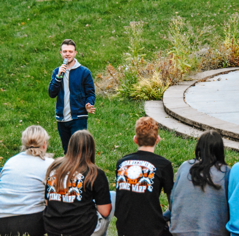Comedian kicks off homecoming - Doaneline